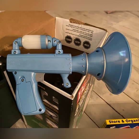 Toys | Fart Blaster Despicable Me Minion Gun Thinkway Toys Universal ...